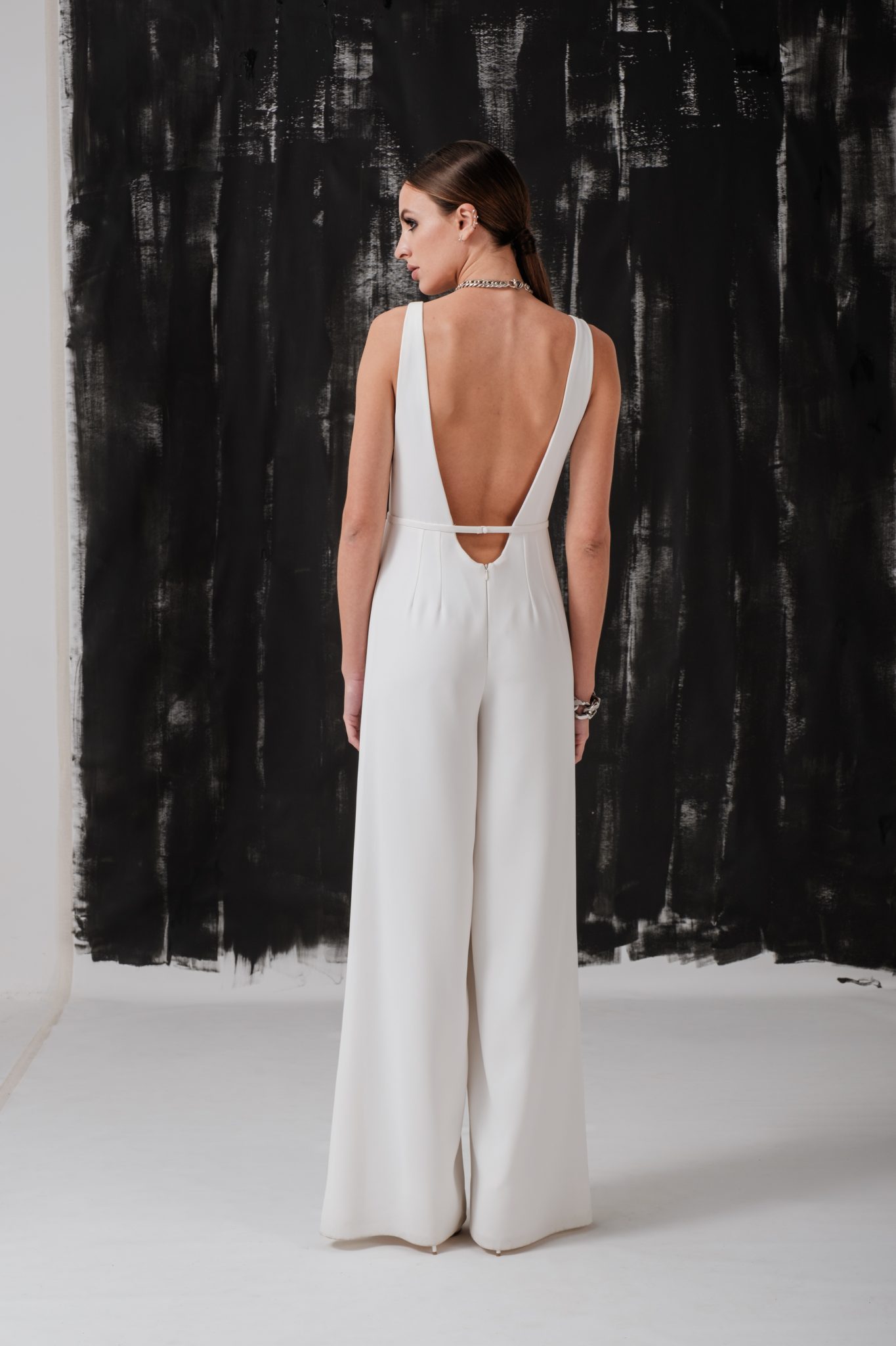 SOA - Combinaison pantalon mariage dos-nu | The Wedding Explorer